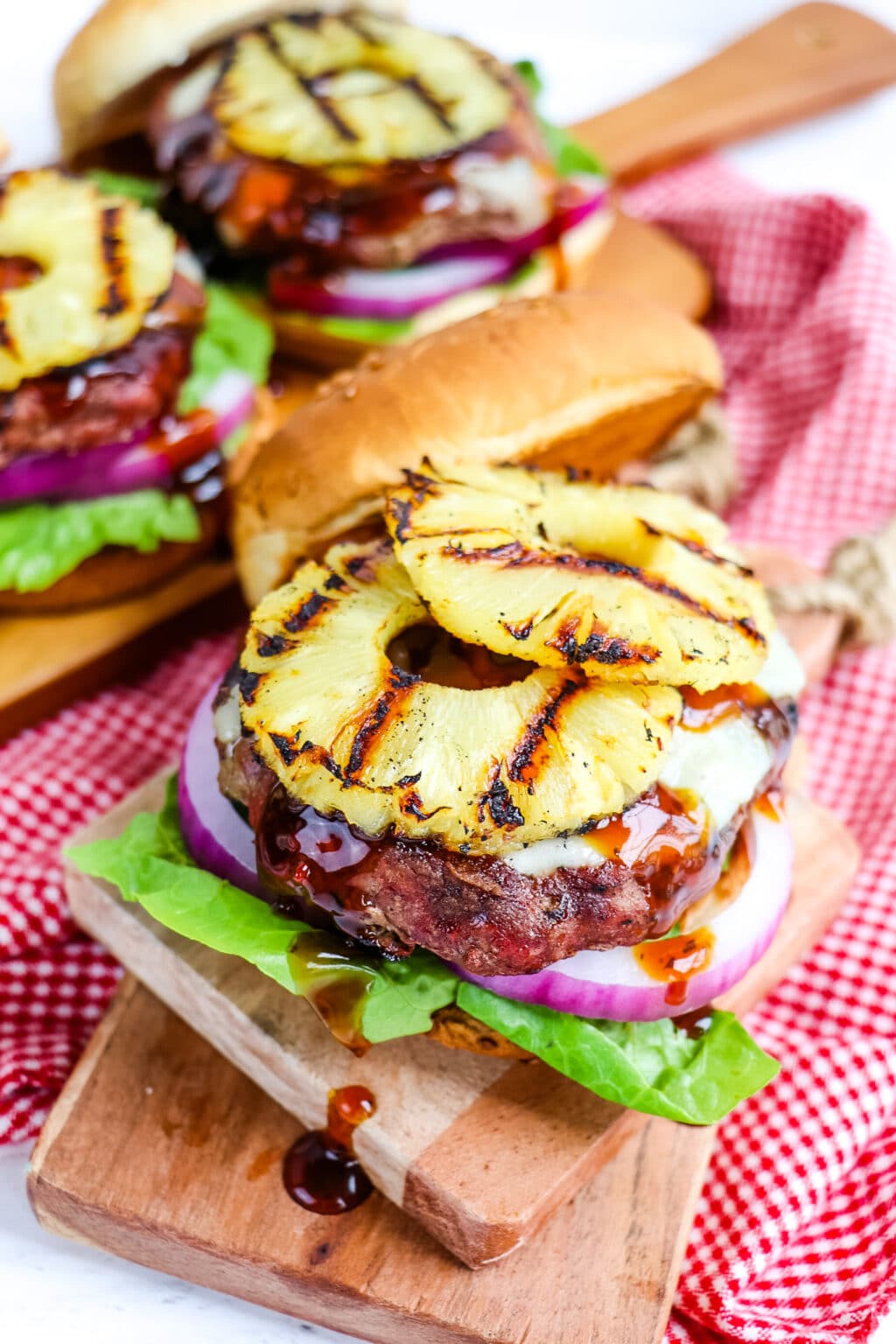 Hawaiian Aloha Burgers with Grilled Pineapple | Delightful E Made