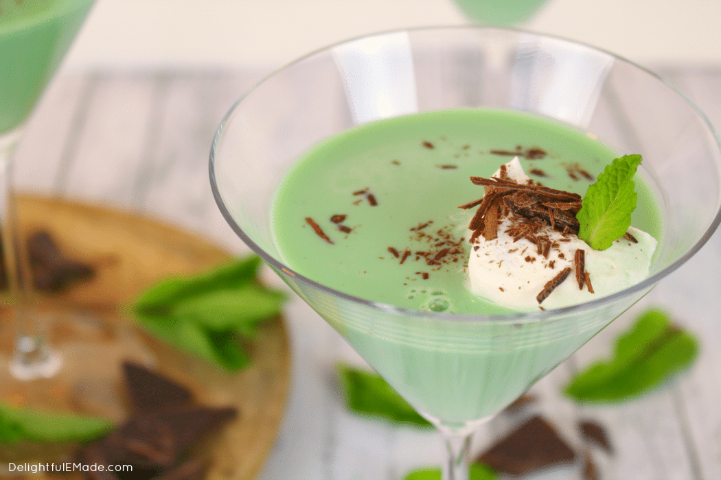 Mint Chocolate Martini | The BEST Mint Martini with just 4 Ingredients!